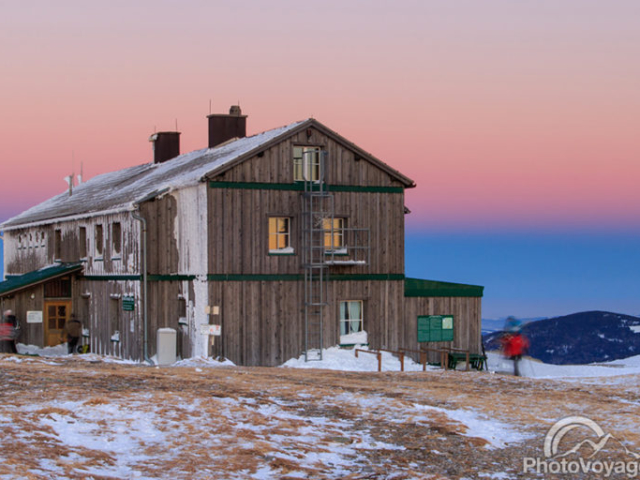 Winter Stuhleck with Skis | http://www.photovoyages.org